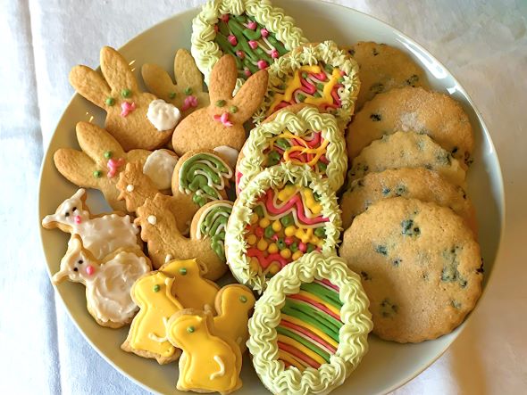 How to make and decorate Easter Biscuits